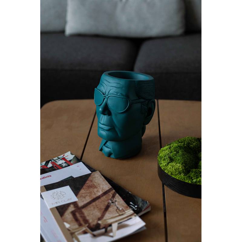 Skulptūra – organaizeris Karlas turkio spalva